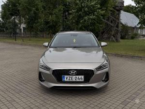 Yellow Hyundai i30 2017 in Siauliai, with an engine capacity of 1.58 L and mileage of 190 thousand km for 7400 €, photo 3 on AUTOMOTO.COM.LV
