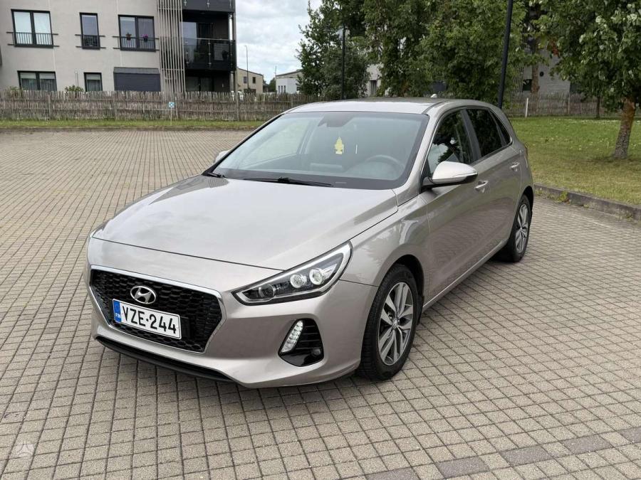 Yellow Hyundai i30 2017 in Siauliai, with an engine capacity of 1.58 L and mileage of 190 thousand km for 7400 €, photo 4 on AUTOMOTO.COM.LV