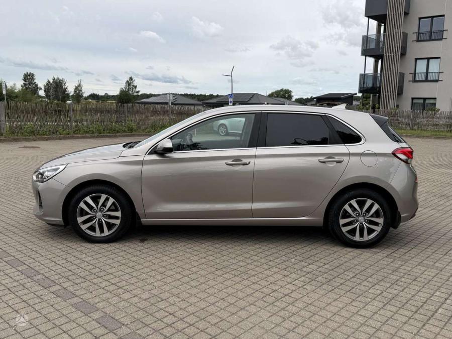 Yellow Hyundai i30 2017 in Siauliai, with an engine capacity of 1.58 L and mileage of 190 thousand km for 7400 €, photo 6 on AUTOMOTO.COM.LV