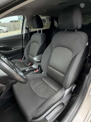 Yellow Hyundai i30 2017 in Siauliai, with an engine capacity of 1.58 L and mileage of 190 thousand km for 7400 €, photo 17 on AUTOMOTO.COM.LV