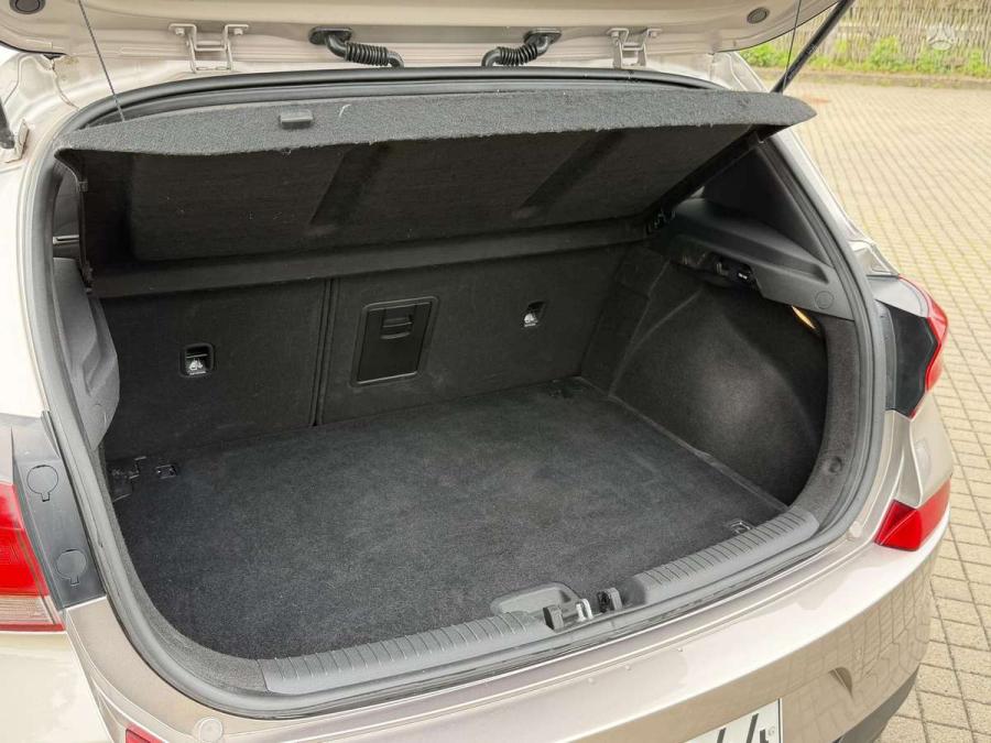 Yellow Hyundai i30 2017 in Siauliai, with an engine capacity of 1.58 L and mileage of 190 thousand km for 7400 €, photo 20 on AUTOMOTO.COM.LV