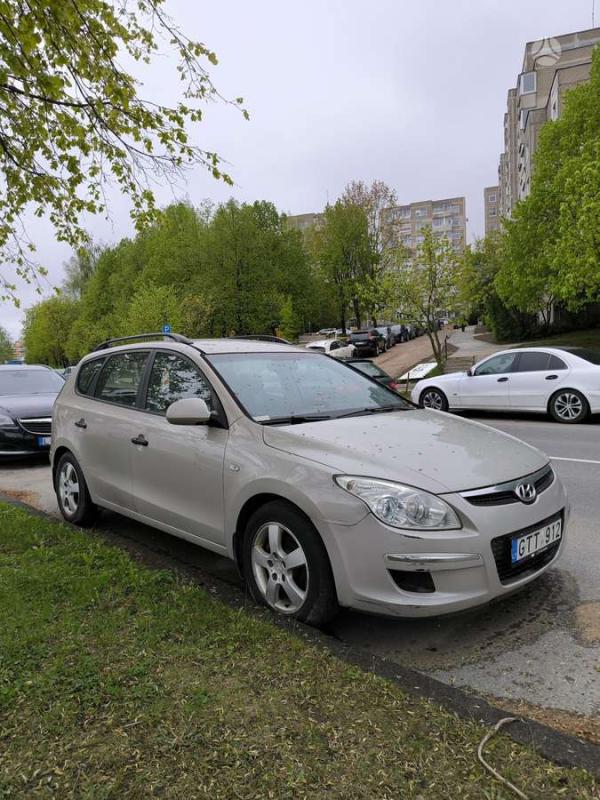 Yellow Hyundai i30 2009 in Vilnius, with an engine capacity of 1.58 L and mileage of 200 thousand km for 1300 €, photo 1 on AUTOMOTO.COM.LV
