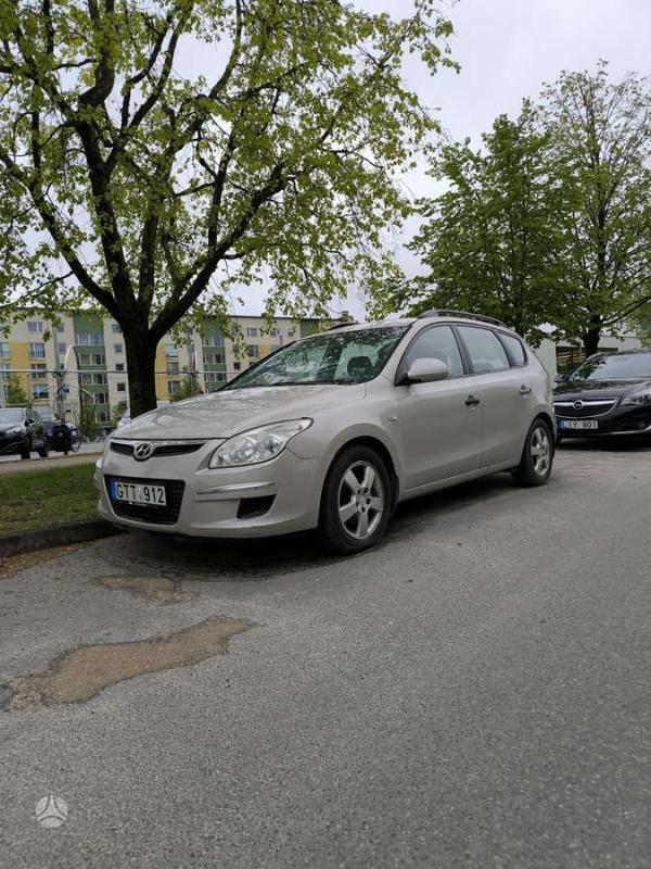 Yellow Hyundai i30 2009 in Vilnius, with an engine capacity of 1.58 L and mileage of 200 thousand km for 1300 €, photo 3 on AUTOMOTO.COM.LV