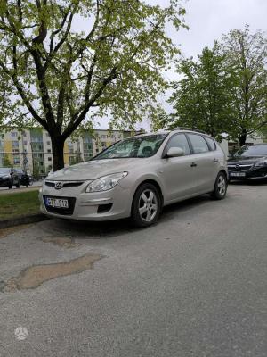 Yellow Hyundai i30 2009 in Vilnius, with an engine capacity of 1.58 L and mileage of 200 thousand km for 1300 €, photo 4 on AUTOMOTO.COM.LV