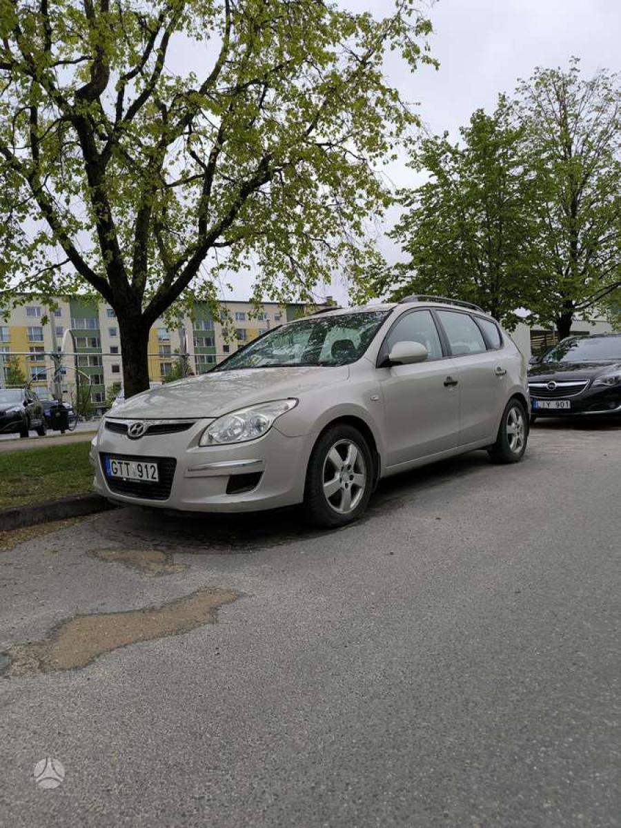 Yellow Hyundai i30 2009 in Vilnius, with an engine capacity of 1.58 L and mileage of 200 thousand km for 1300 €, photo 4 on AUTOMOTO.COM.LV