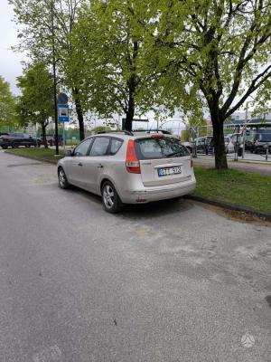 Yellow Hyundai i30 2009 in Vilnius, with an engine capacity of 1.58 L and mileage of 200 thousand km for 1300 €, photo 5 on AUTOMOTO.COM.LV