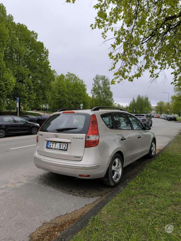 Yellow Hyundai i30 2009 in Vilnius, with an engine capacity of 1.58 L and mileage of 200 thousand km for 1300 €, photo 5 on AUTOMOTO.COM.LV