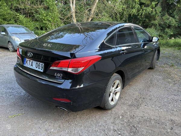 Melns Hyundai i40 2013 Viļņa, ar dzinēja tilpumu 1.70 L un nobraukumu 296 tūkst. km par 4200 €, foto 4 vietnē AUTOMOTO.COM.LV