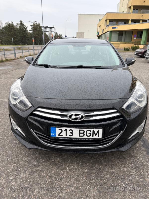Black Hyundai i40 2012 in Tallinn, with an engine capacity of 1.70 L and mileage of 213 thousand km for 2700 €, photo 1 on AUTOMOTO.COM.LV