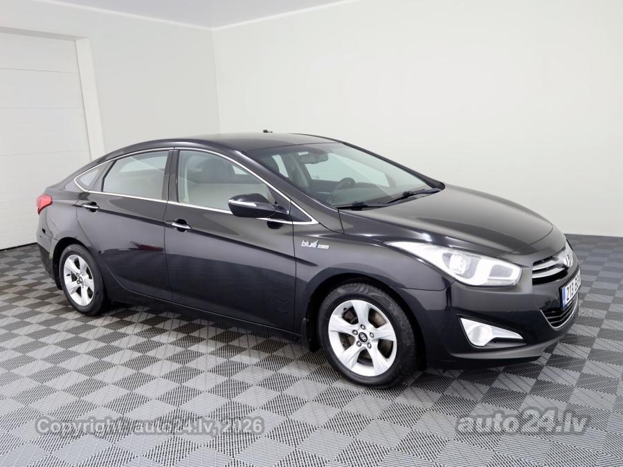 Black Hyundai i40 2012 in Tallinn, with an engine capacity of 1.70 L and mileage of 212 thousand km for 3199 €, photo 1 on AUTOMOTO.COM.LV