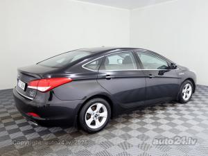 Black Hyundai i40 2012 in Tallinn, with an engine capacity of 1.70 L and mileage of 212 thousand km for 3199 €, photo 4 on AUTOMOTO.COM.LV