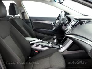 Black Hyundai i40 2012 in Tallinn, with an engine capacity of 1.70 L and mileage of 212 thousand km for 3199 €, photo 7 on AUTOMOTO.COM.LV