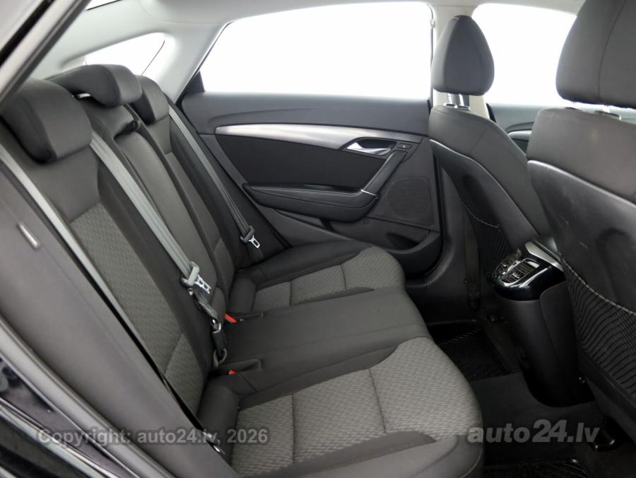 Black Hyundai i40 2012 in Tallinn, with an engine capacity of 1.70 L and mileage of 212 thousand km for 3199 €, photo 8 on AUTOMOTO.COM.LV