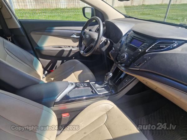 Black Hyundai i40 2012 in Tallinn, with an engine capacity of 1.70 L and mileage of 303 thousand km for 3300 €, photo 1 on AUTOMOTO.COM.LV