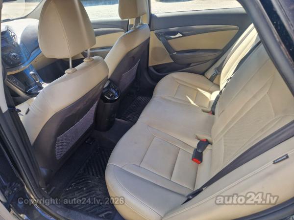 Black Hyundai i40 2012 in Tallinn, with an engine capacity of 1.70 L and mileage of 303 thousand km for 3300 €, photo 7 on AUTOMOTO.COM.LV
