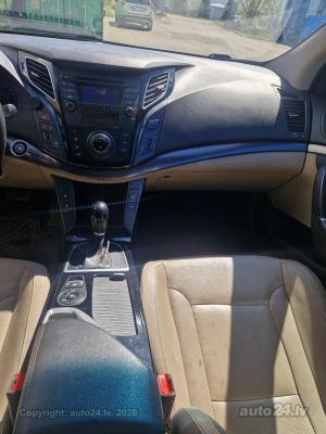 Melns Hyundai i40 2012 Tallina, ar dzinēja tilpumu 1.70 L un nobraukumu 303 tūkst. km par 3300 €, foto 10 vietnē AUTOMOTO.COM.LV