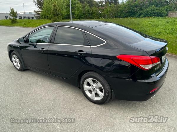Melns Hyundai i40 2012 Tallina, ar dzinēja tilpumu 1.70 L un nobraukumu 264 tūkst. km par 3600 €, foto 5 vietnē AUTOMOTO.COM.LV