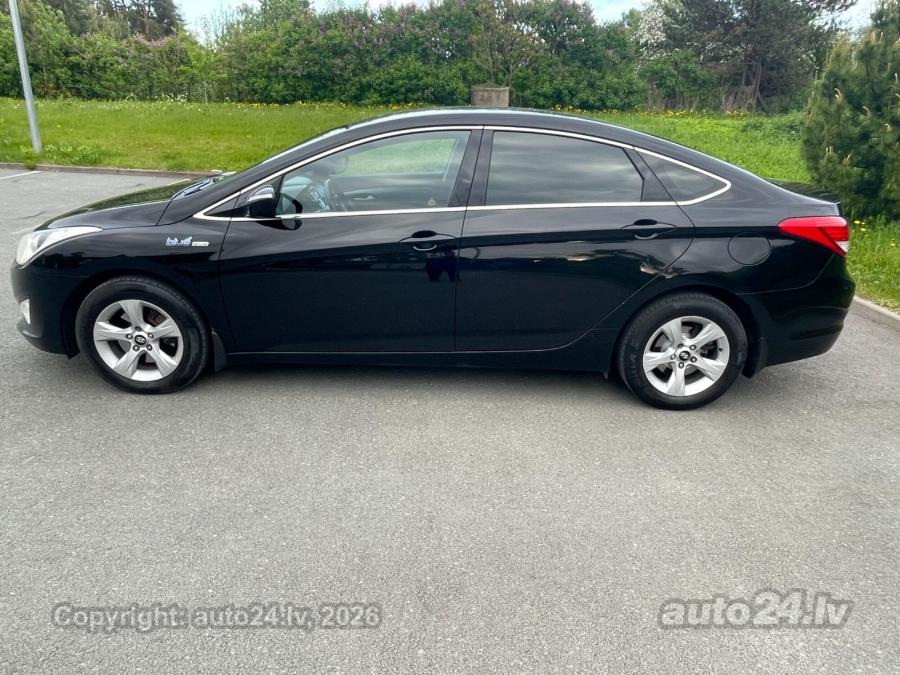 Melns Hyundai i40 2012 Tallina, ar dzinēja tilpumu 1.70 L un nobraukumu 264 tūkst. km par 3600 €, foto 9 vietnē AUTOMOTO.COM.LV