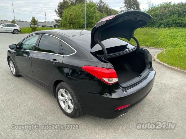 Melns Hyundai i40 2012 Tallina, ar dzinēja tilpumu 1.70 L un nobraukumu 264 tūkst. km par 3600 €, foto 10 vietnē AUTOMOTO.COM.LV