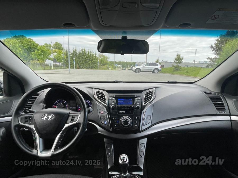 Melns Hyundai i40 2012 Tallina, ar dzinēja tilpumu 1.70 L un nobraukumu 264 tūkst. km par 3600 €, foto 14 vietnē AUTOMOTO.COM.LV