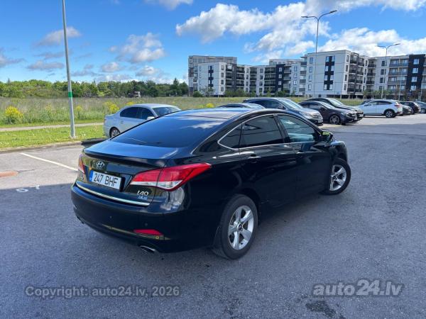 Black Hyundai i40 2012 in Tallinn, with an engine capacity of 1.70 L and mileage of 265 thousand km for 3990 €, photo 4 on AUTOMOTO.COM.LV
