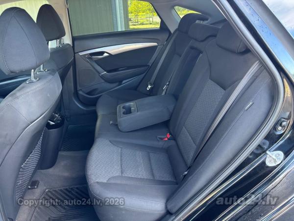 Black Hyundai i40 2012 in Tallinn, with an engine capacity of 1.70 L and mileage of 265 thousand km for 3990 €, photo 6 on AUTOMOTO.COM.LV