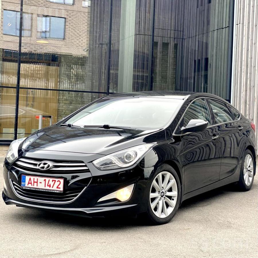Black Hyundai i40 2012 in Riga, with an engine capacity of 1.70 L and mileage of 305 thousand km for 4750 €, photo 1 on AUTOMOTO.COM.LV