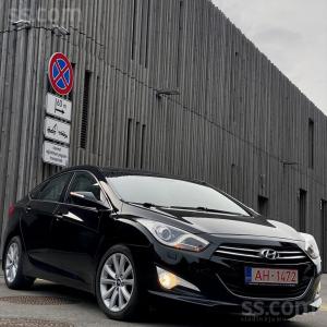 Black Hyundai i40 2012 in Riga, with an engine capacity of 1.70 L and mileage of 305 thousand km for 4750 €, photo 4 on AUTOMOTO.COM.LV