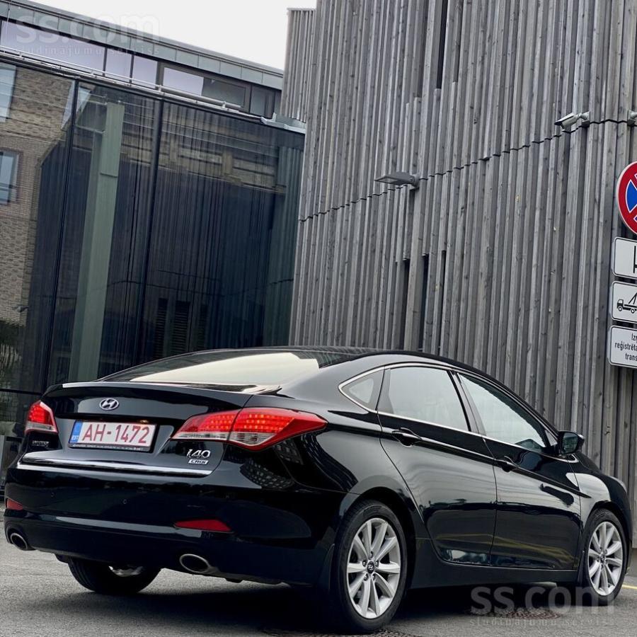 Black Hyundai i40 2012 in Riga, with an engine capacity of 1.70 L and mileage of 305 thousand km for 4750 €, photo 5 on AUTOMOTO.COM.LV