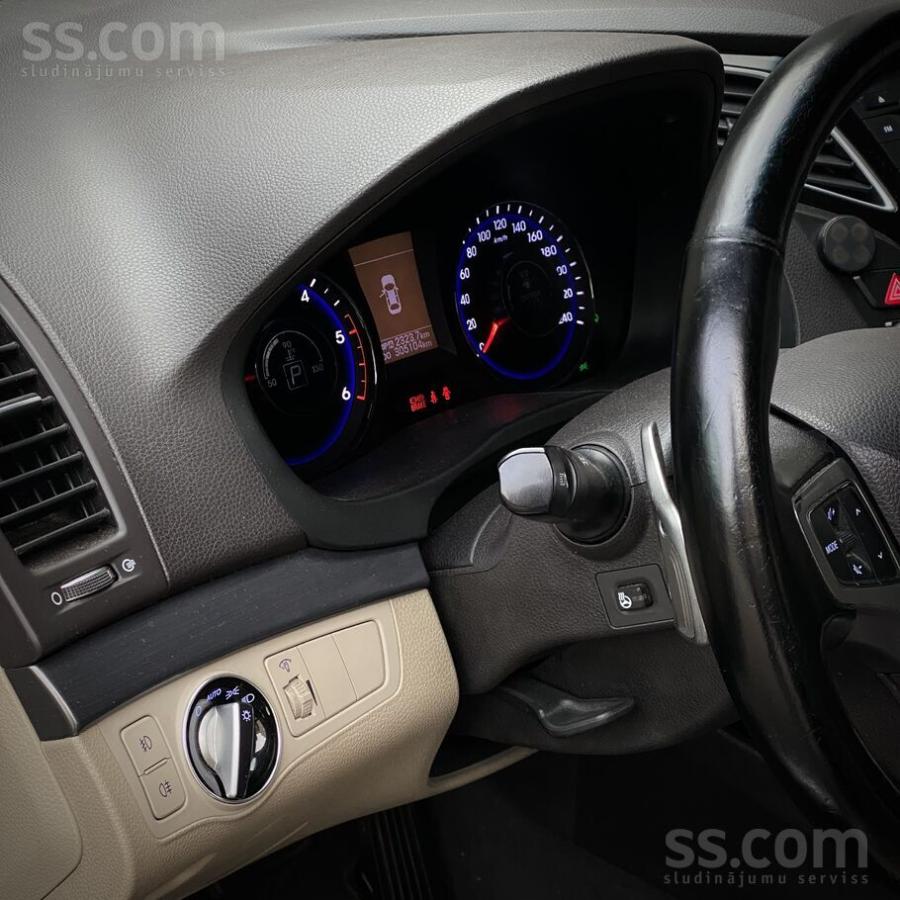 Black Hyundai i40 2012 in Riga, with an engine capacity of 1.70 L and mileage of 305 thousand km for 4750 €, photo 10 on AUTOMOTO.COM.LV