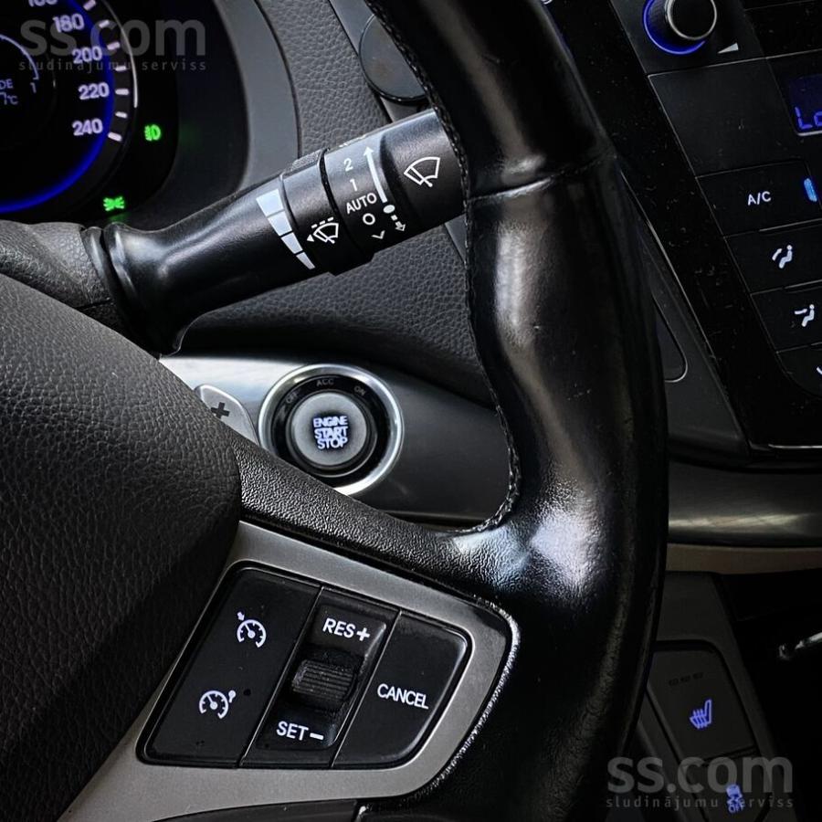 Black Hyundai i40 2012 in Riga, with an engine capacity of 1.70 L and mileage of 305 thousand km for 4750 €, photo 13 on AUTOMOTO.COM.LV