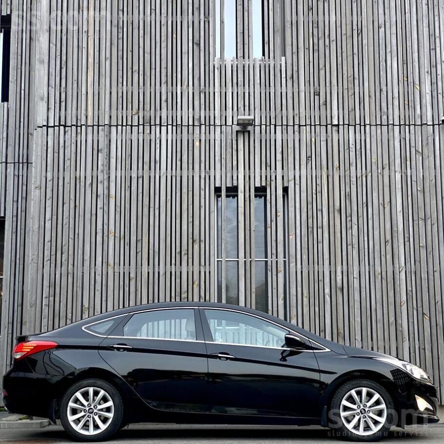 Black Hyundai i40 2012 in Riga, with an engine capacity of 1.70 L and mileage of 305 thousand km for 4750 €, photo 18 on AUTOMOTO.COM.LV