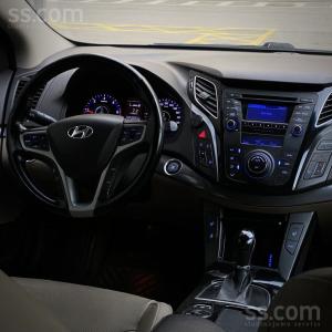 Black Hyundai i40 2012 in Riga, with an engine capacity of 1.70 L and mileage of 305 thousand km for 4750 €, photo 20 on AUTOMOTO.COM.LV