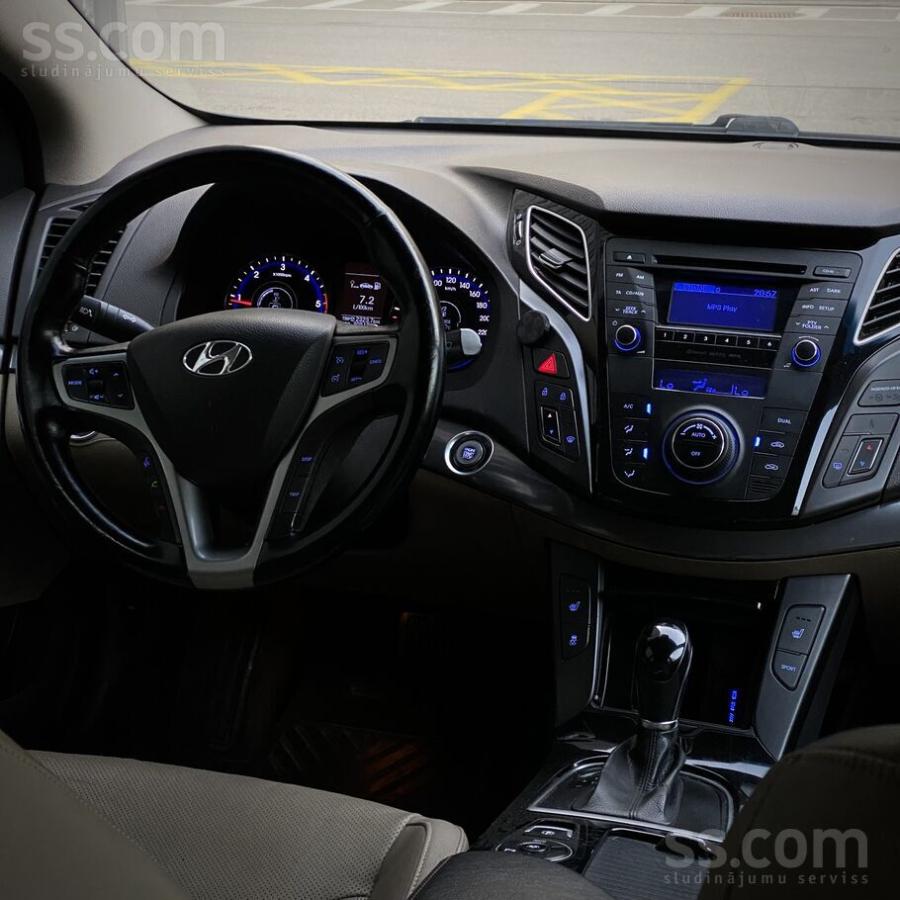 Black Hyundai i40 2012 in Riga, with an engine capacity of 1.70 L and mileage of 305 thousand km for 4750 €, photo 20 on AUTOMOTO.COM.LV