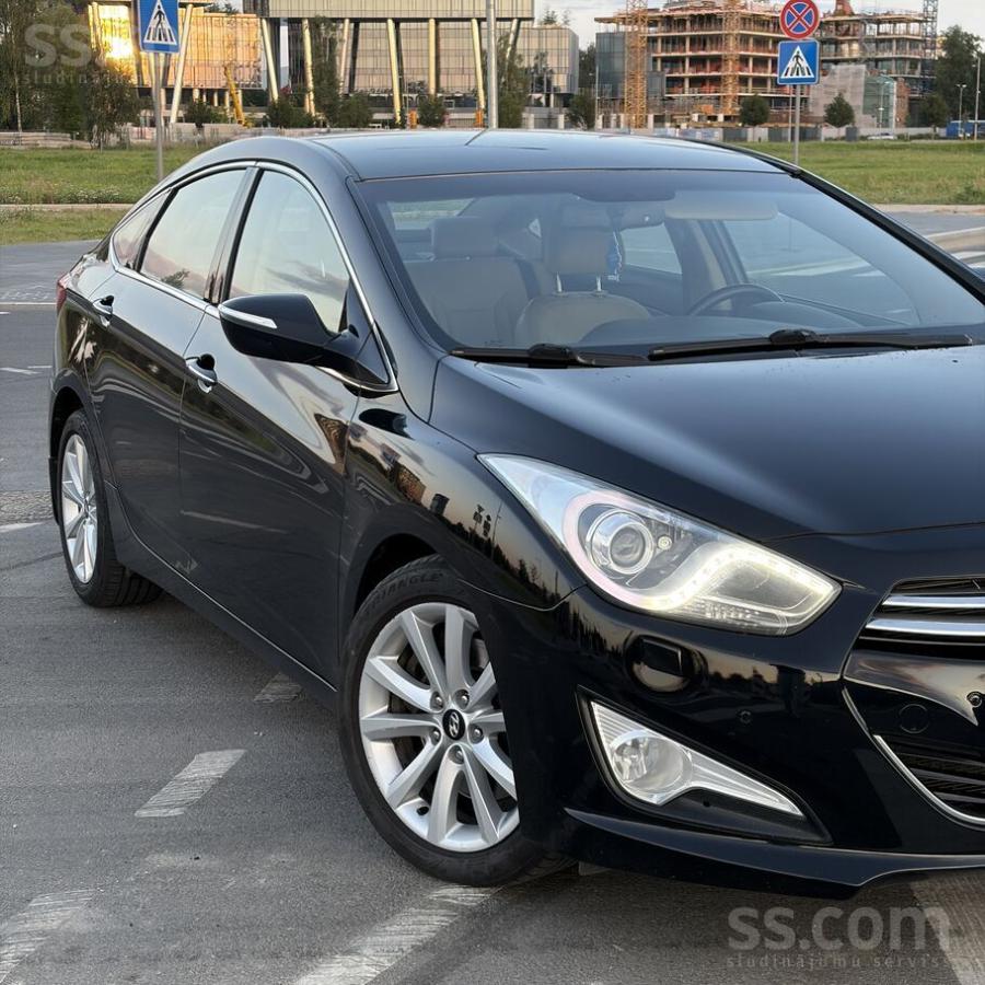 Черный Хендай и40 2012 в Рига, объемом двигателя 1.70 л и пробегом 306 тыс. км за 4700 €, фото 3 на AUTOMOTO.COM.LV
