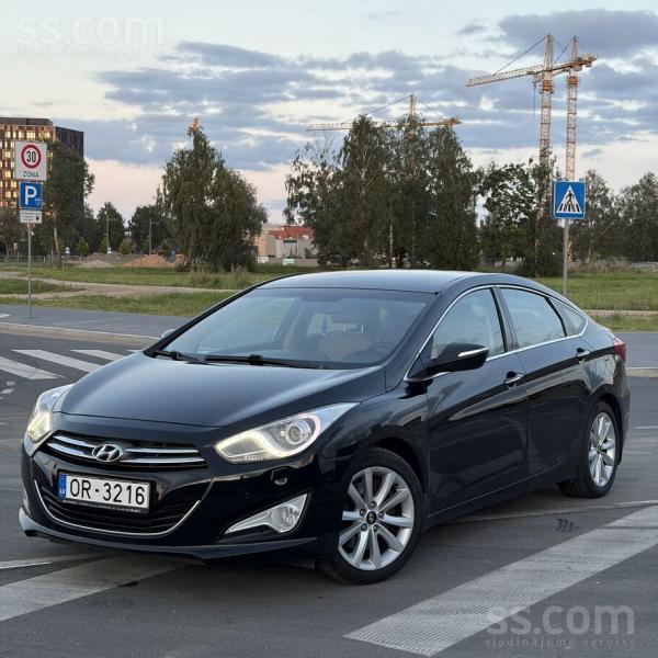 Черный Хендай и40 2012 в Рига, объемом двигателя 1.70 л и пробегом 306 тыс. км за 4700 €, фото 4 на AUTOMOTO.COM.LV