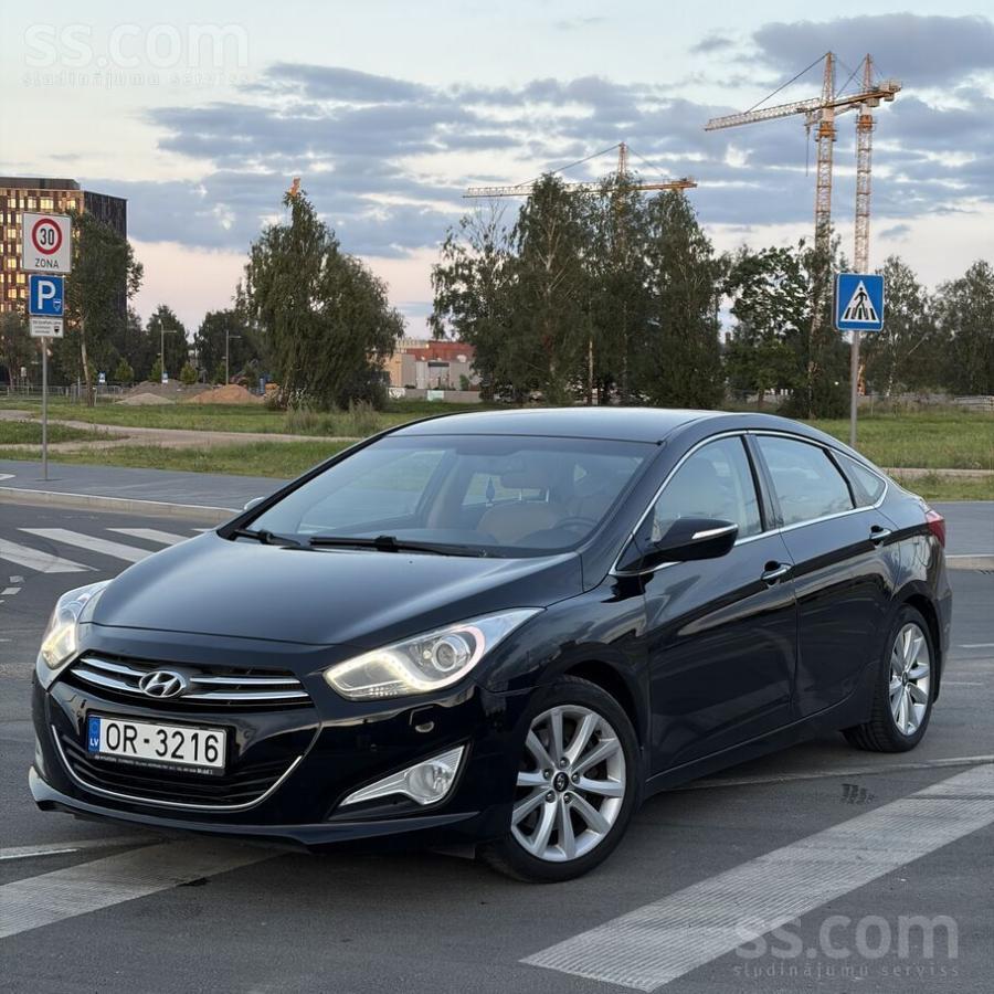 Черный Хендай и40 2012 в Рига, объемом двигателя 1.70 л и пробегом 306 тыс. км за 4700 €, фото 5 на AUTOMOTO.COM.LV