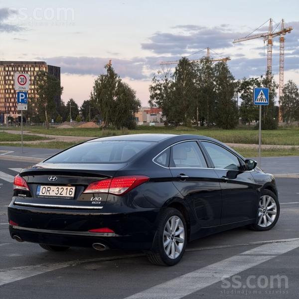 Черный Хендай и40 2012 в Рига, объемом двигателя 1.70 л и пробегом 306 тыс. км за 4700 €, фото 6 на AUTOMOTO.COM.LV