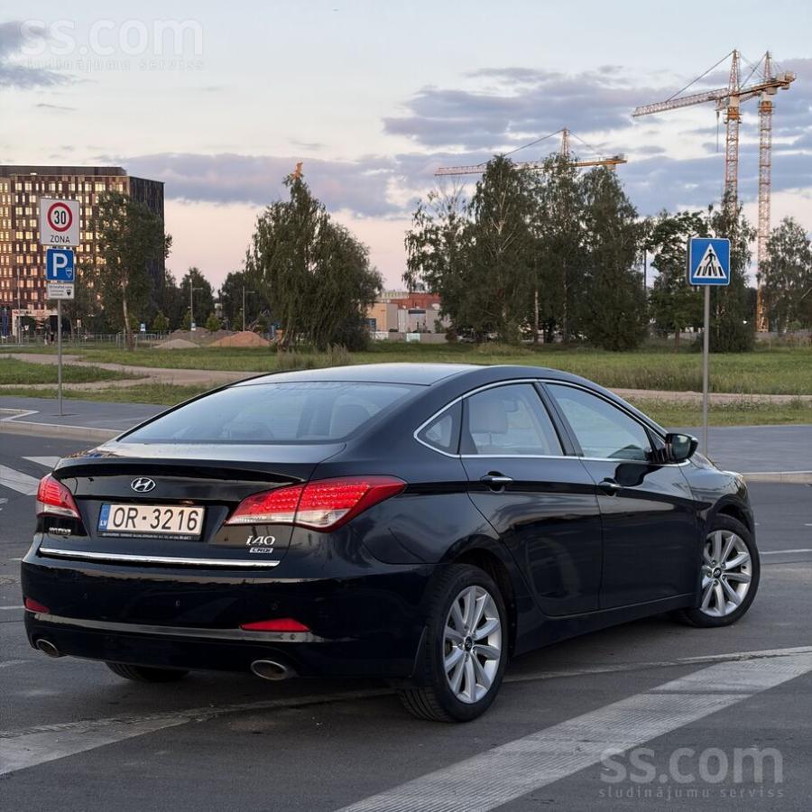 Черный Хендай и40 2012 в Рига, объемом двигателя 1.70 л и пробегом 306 тыс. км за 4700 €, фото 7 на AUTOMOTO.COM.LV
