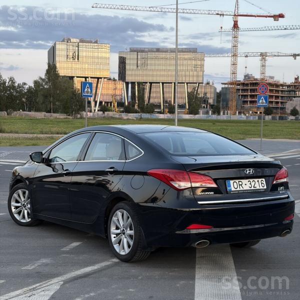 Melns Hyundai i40 2012 Rīga, ar dzinēja tilpumu 1.70 L un nobraukumu 306 tūkst. km par 4700 €, foto 9 vietnē AUTOMOTO.COM.LV
