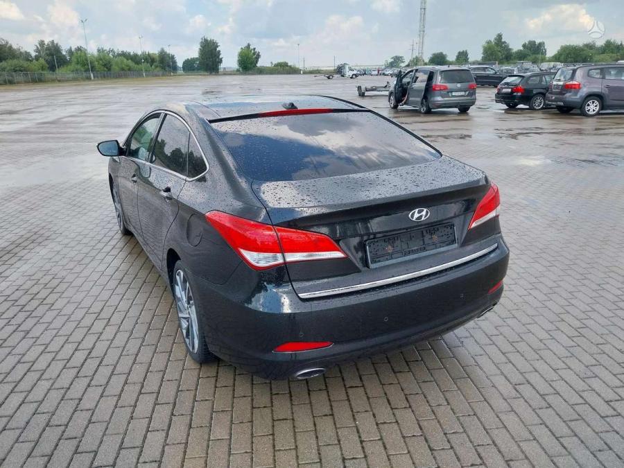 Melns Hyundai i40 2012 Marijampole, ar dzinēja tilpumu 1.69 L un nobraukumu 234 tūkst. km par 5200 €, foto 3 vietnē AUTOMOTO.COM.LV