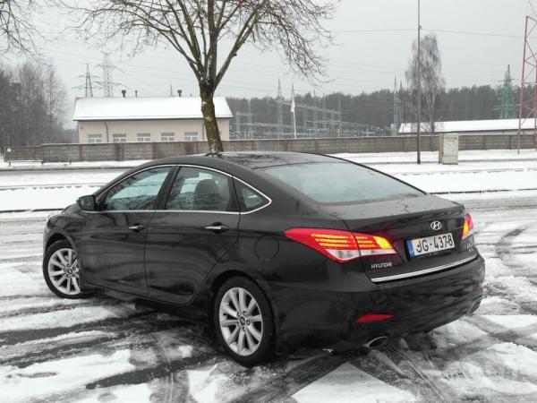 Black Hyundai i40 2013 in Riga, with an engine capacity of 2.00 L and mileage of 253 thousand km for 3990 €, photo 2 on AUTOMOTO.COM.LV