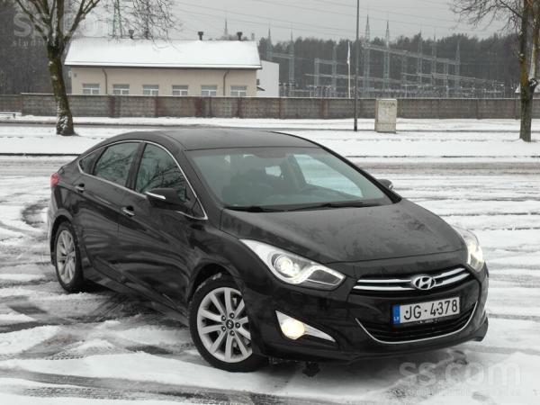 Black Hyundai i40 2013 in Riga, with an engine capacity of 2.00 L and mileage of 253 thousand km for 3990 €, photo 5 on AUTOMOTO.COM.LV