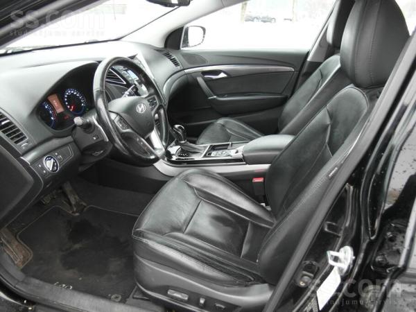 Black Hyundai i40 2013 in Riga, with an engine capacity of 2.00 L and mileage of 253 thousand km for 3990 €, photo 6 on AUTOMOTO.COM.LV