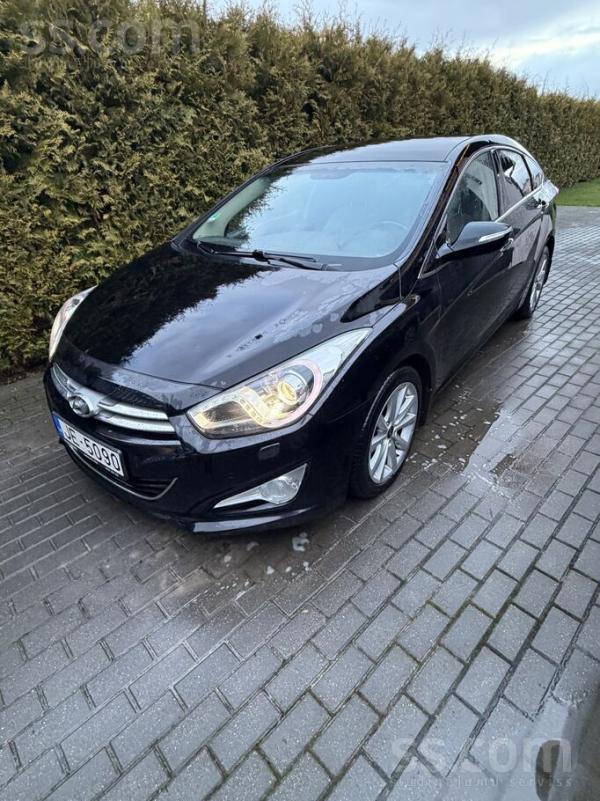 Melns Hyundai i40 2013 Rīga, ar dzinēja tilpumu 1.70 L un nobraukumu 223 tūkst. km par 3400 €, foto 1 vietnē AUTOMOTO.COM.LV