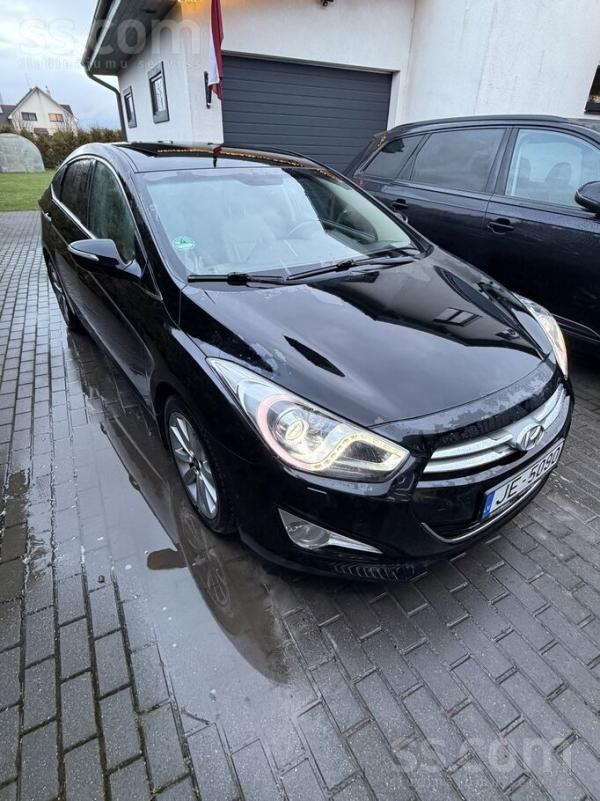 Melns Hyundai i40 2013 Rīga, ar dzinēja tilpumu 1.70 L un nobraukumu 223 tūkst. km par 3400 €, foto 2 vietnē AUTOMOTO.COM.LV