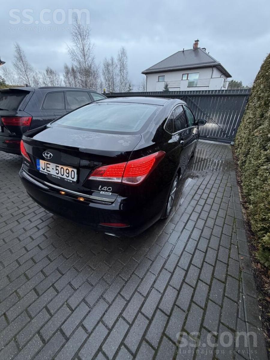 Melns Hyundai i40 2013 Rīga, ar dzinēja tilpumu 1.70 L un nobraukumu 223 tūkst. km par 3400 €, foto 3 vietnē AUTOMOTO.COM.LV