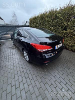 Melns Hyundai i40 2013 Rīga, ar dzinēja tilpumu 1.70 L un nobraukumu 223 tūkst. km par 3400 €, foto 4 vietnē AUTOMOTO.COM.LV