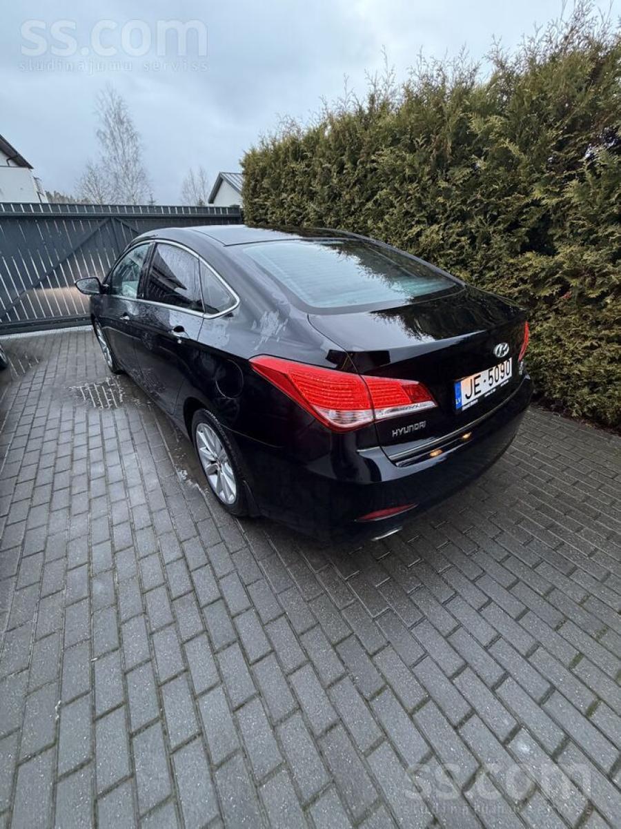 Melns Hyundai i40 2013 Rīga, ar dzinēja tilpumu 1.70 L un nobraukumu 223 tūkst. km par 3400 €, foto 4 vietnē AUTOMOTO.COM.LV
