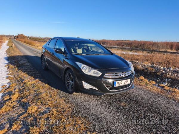 Black Hyundai i40 2013 in Haapsalu, with an engine capacity of 1.70 L and mileage of 301 thousand km for 4300 €, photo 2 on AUTOMOTO.COM.LV